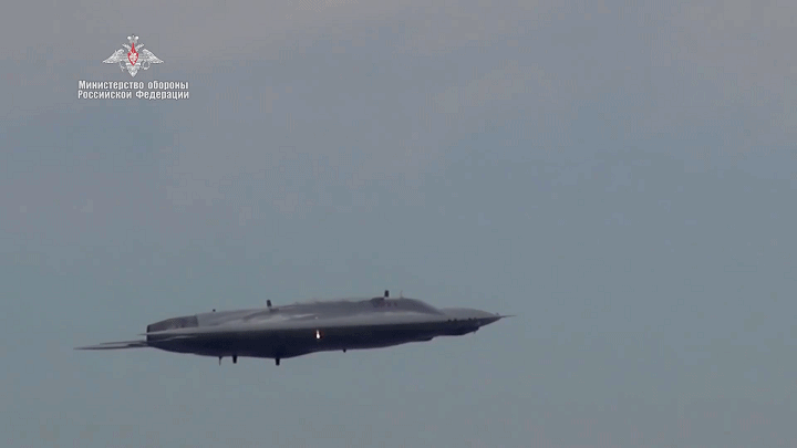 Russian Su-57 and "loyal wingman" coordinated training, how far is the ...