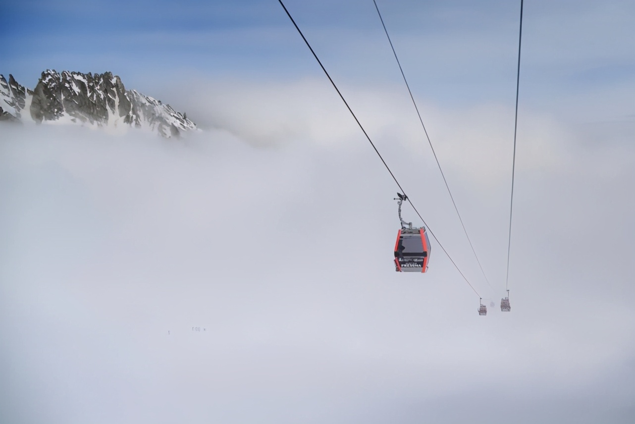 Tragedy!A cable car car in an Italian tourist resort suddenly fell ...