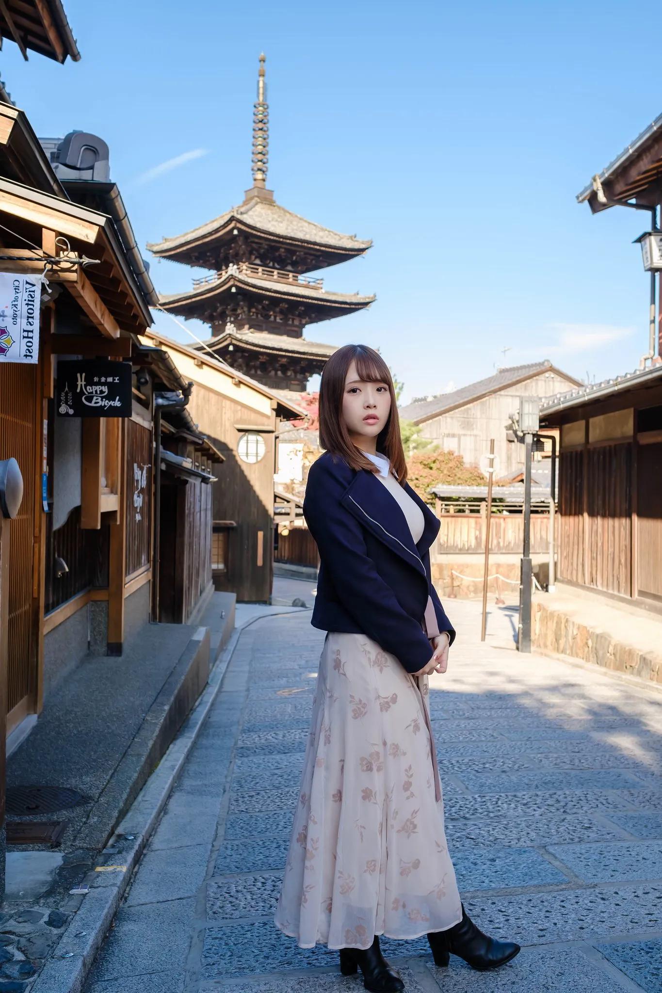 Amase Otowa has a new picture posted in Kyoto, and fans ask if this is ...