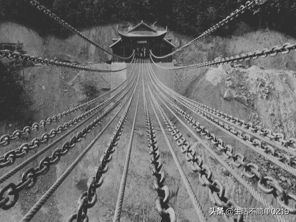 Flying over the Luding Bridge, the battle is about to start, the enemy ...