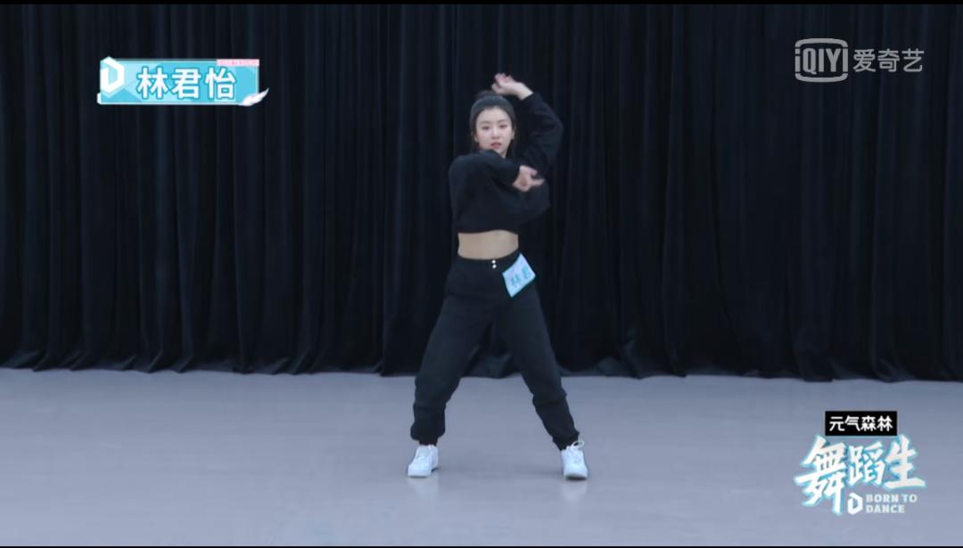"Dancing Students" supported by Tong Liya and Liu Yuxin is just a ...