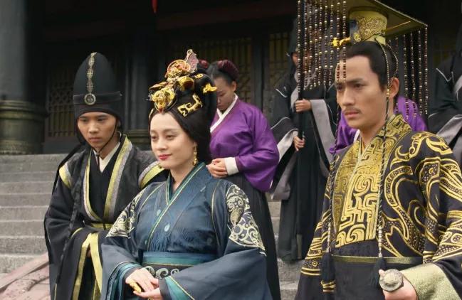 She is the Empress Dowager Xuan who is in power, and she is also a soft ...