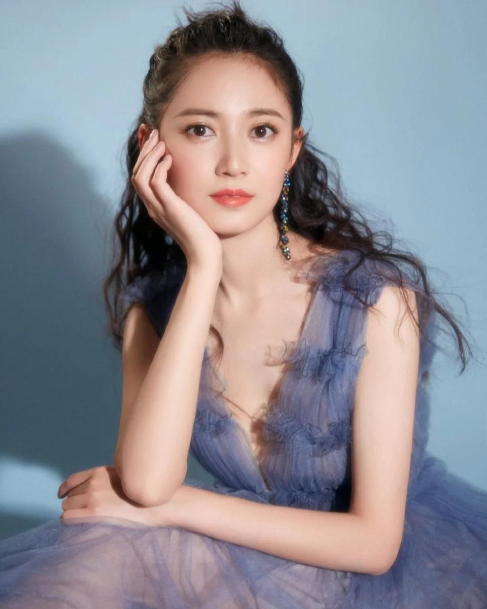 Chen Yuqi blue tulle long skirt - iNEWS