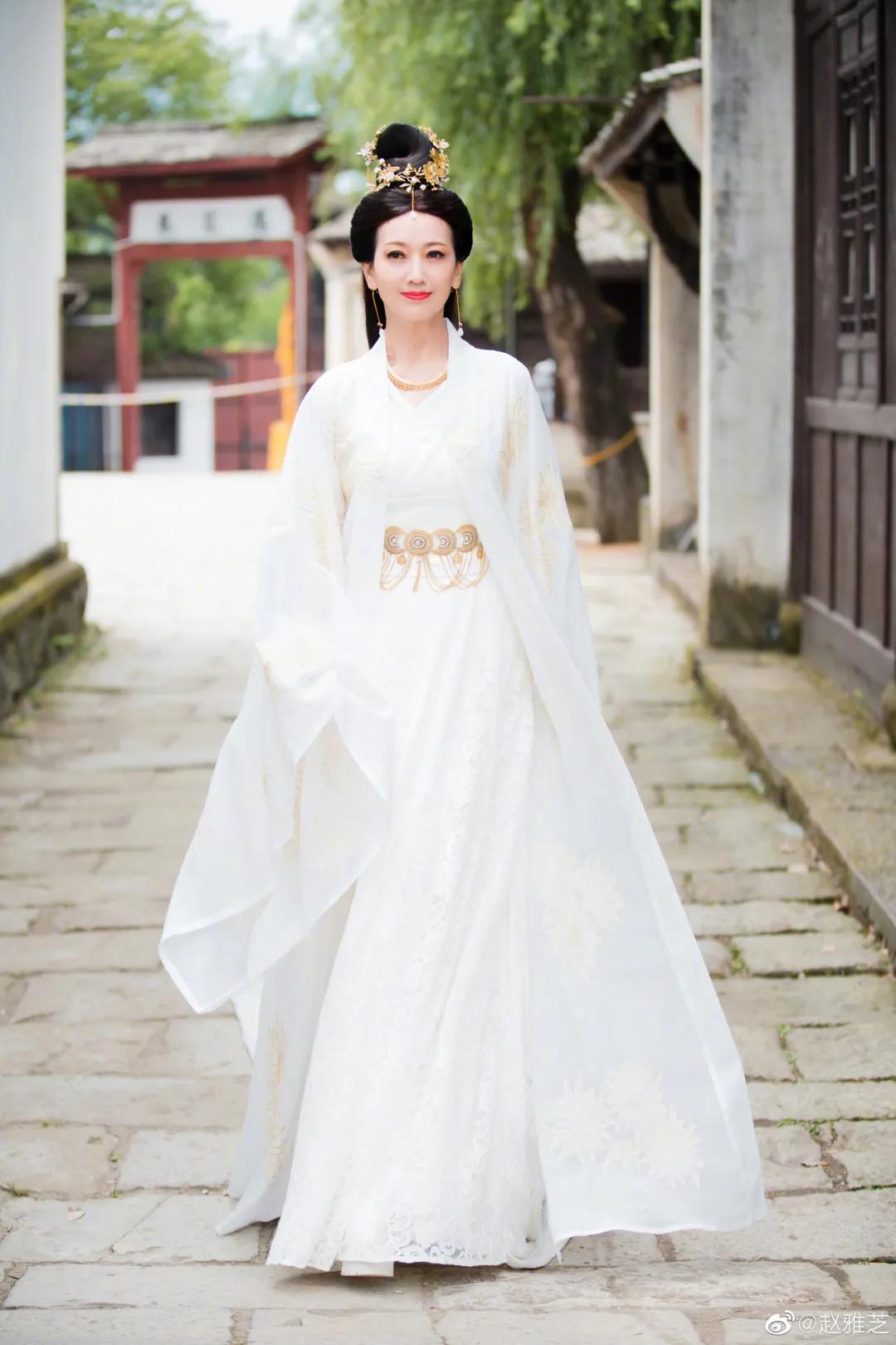 Between Bai Suzhen and Xiaoqing, where does Xu Xian need to be? - iNEWS