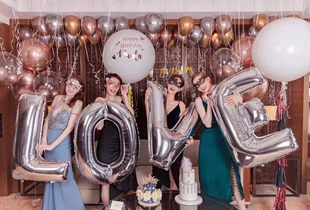 Eye-catching!"Spicy Moms" held a Virgo birthday party, all in deep V ...