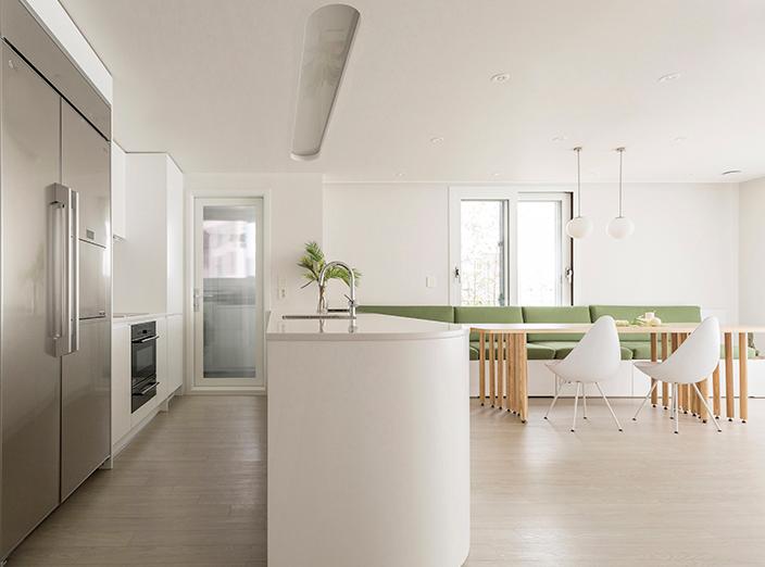 The whole house of 165 square meters has only two shades of gray and ...