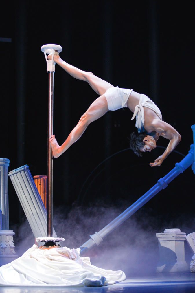 "Acrobatics+" injects new strength into traditional art, and the charm ...