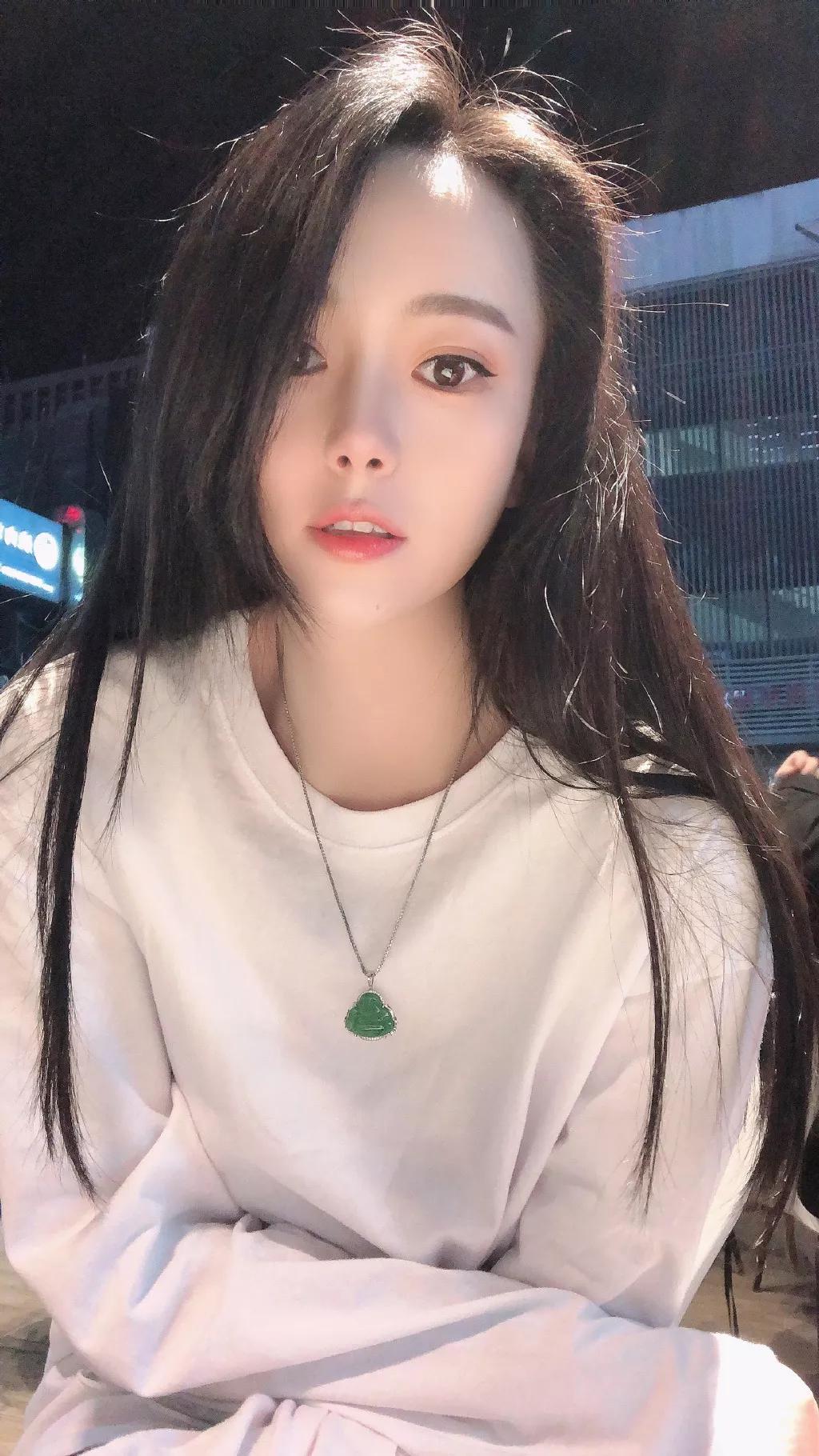 The temperament goddess "Yan Ruyu baby" has a beautiful appearance and ...