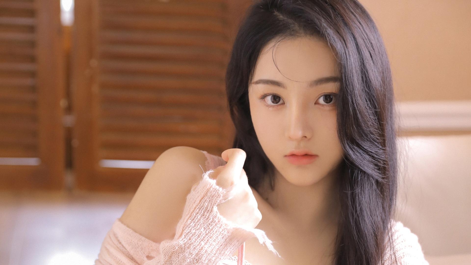 Twenty-four stunning beauties photo first issue - iNEWS