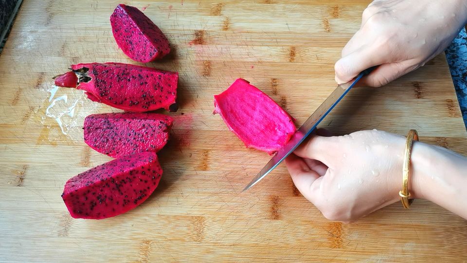Don't throw away the pitaya peel, it contains precious anthocyanins ...