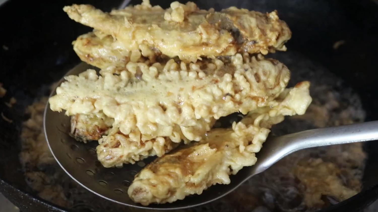 Starch or flour is used for fried fish. The chef teaches you how to do ...