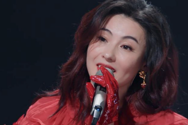 Cecilia Cheung's new year's red dress blockbuster film, with a high ...