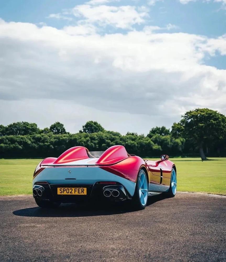 Postmodern aesthetic works, powerful performance, Ferrari Monza SP2 ...