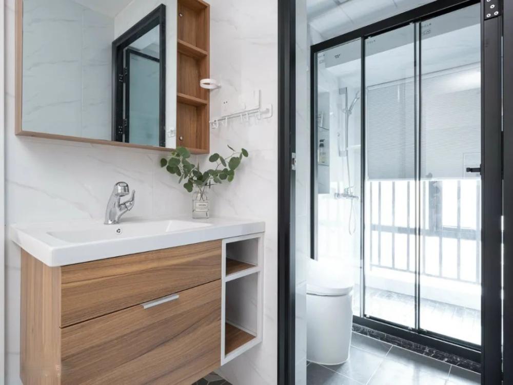 A small couple of 78 square meters installed 3 rooms and 2 halls, the ...