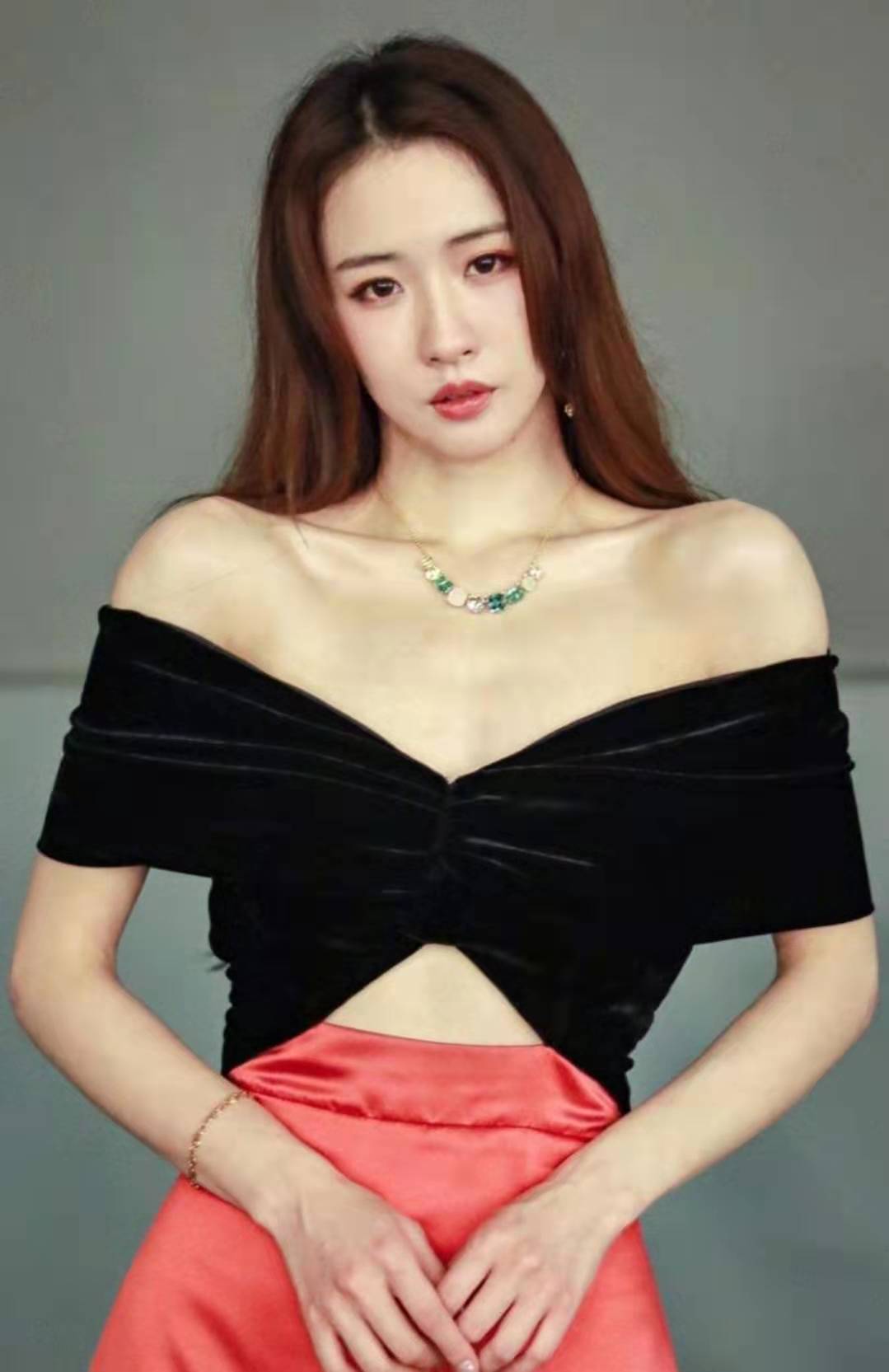 Threatened by netizens!The TVB theme song, Ju Zi Qiao, deleted her post within seconds after ...