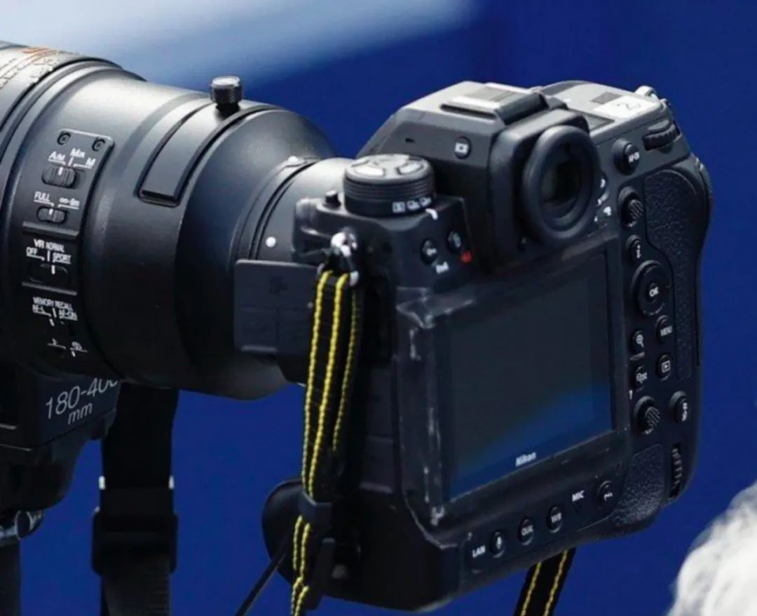 How amazing is Nikon's flagship Z9?Is the cheap medium format worth ...