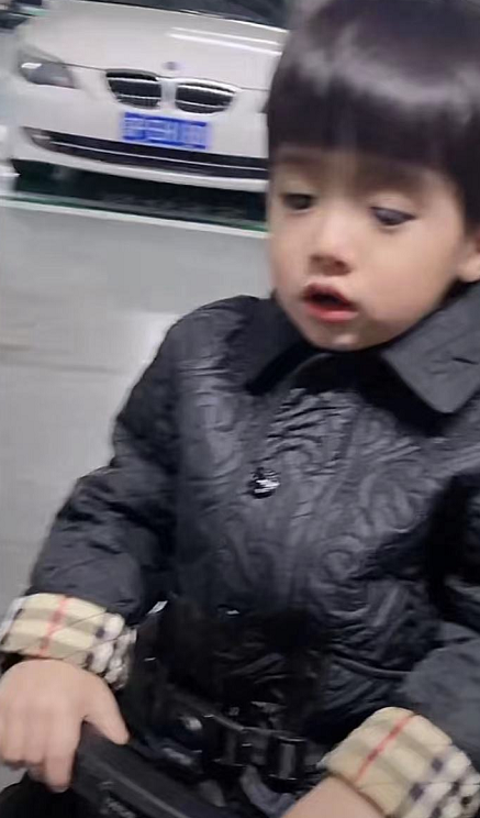 A recent photo of Jiang Chao's two-year-old son, his eyes are as big as ...