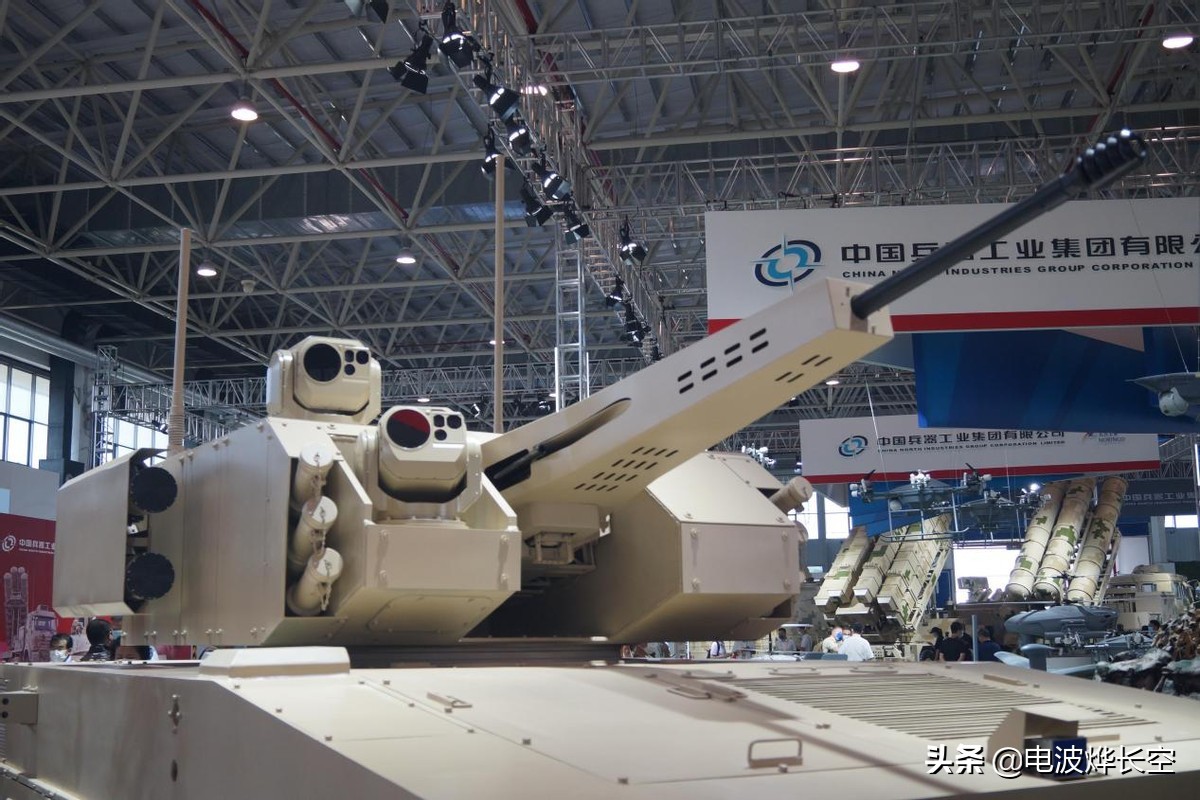 The domestic heavy unmanned combat vehicle made its first appearance ...