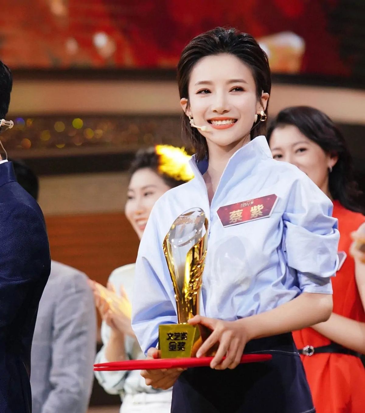 The host Cai Zi's recent photos were criticized by Lu Ziye, and he was ...
