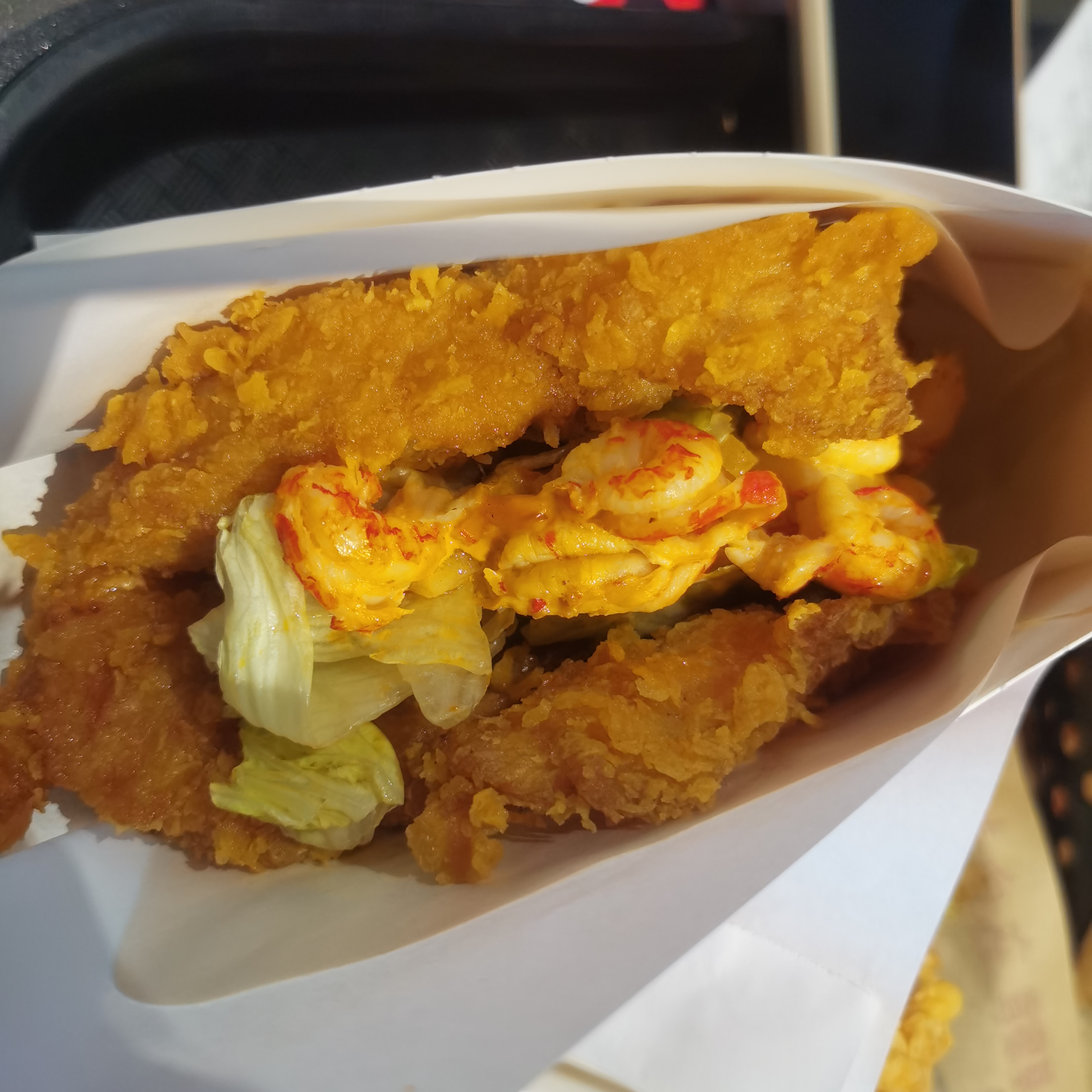 Human high-quality lunch!The delicious KFC crayfish taco is too ...
