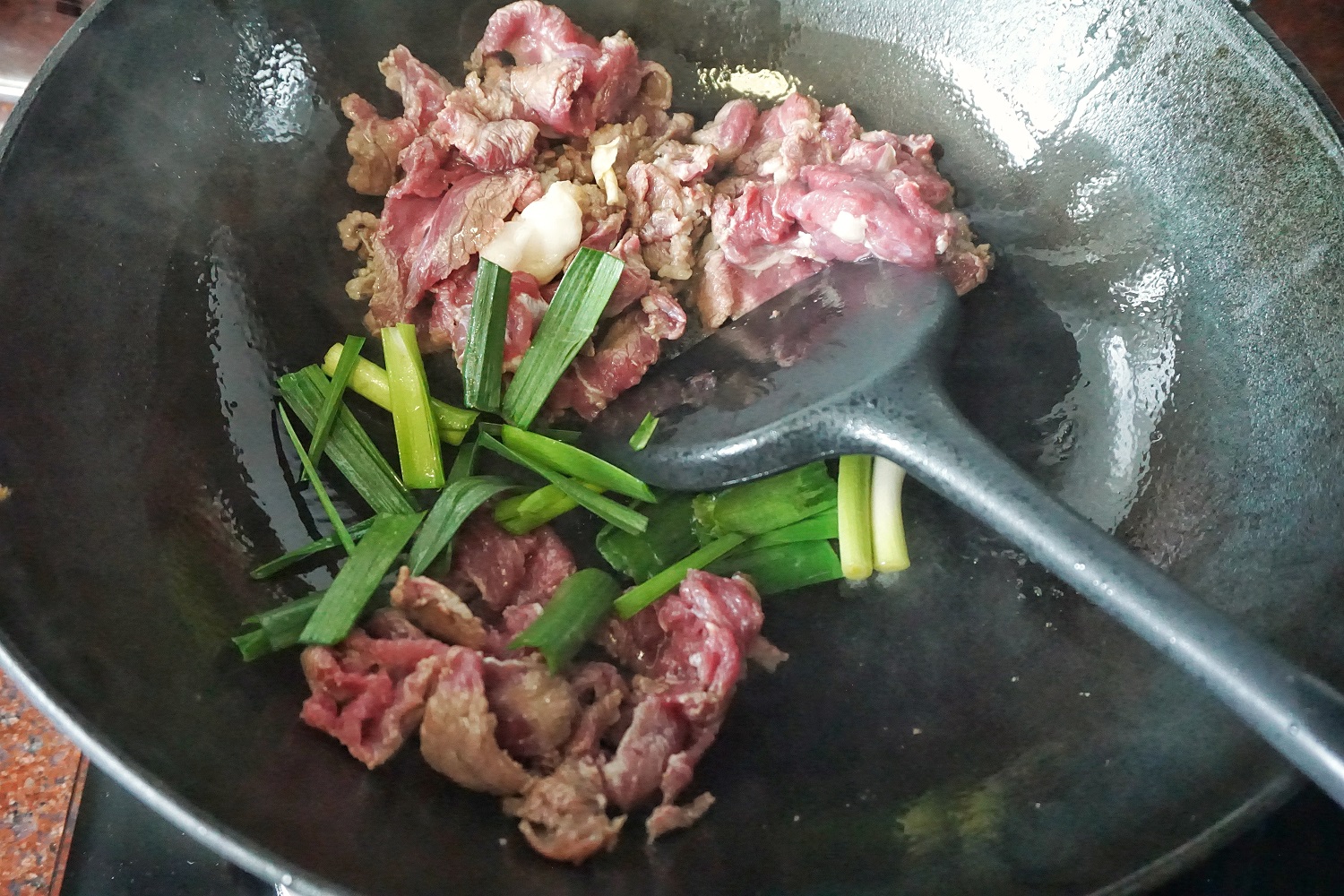 The most suitable dish in winter, stir-fried goat meat, nutritious and ...