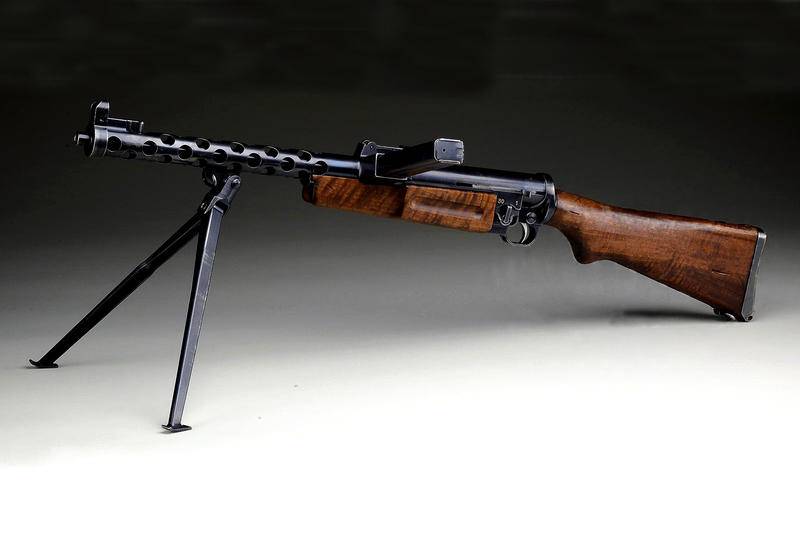 Excellent submachine gun produced in the Czech Republic, which can also ...