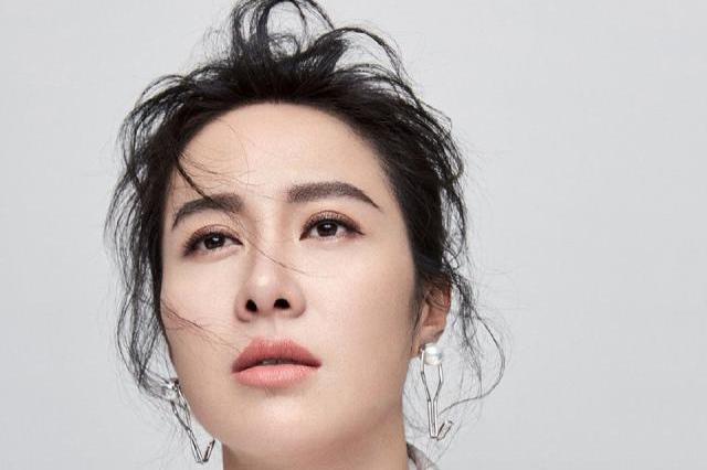 Ye Xuan was "dropped her head" by fate and was buried as early as her ...