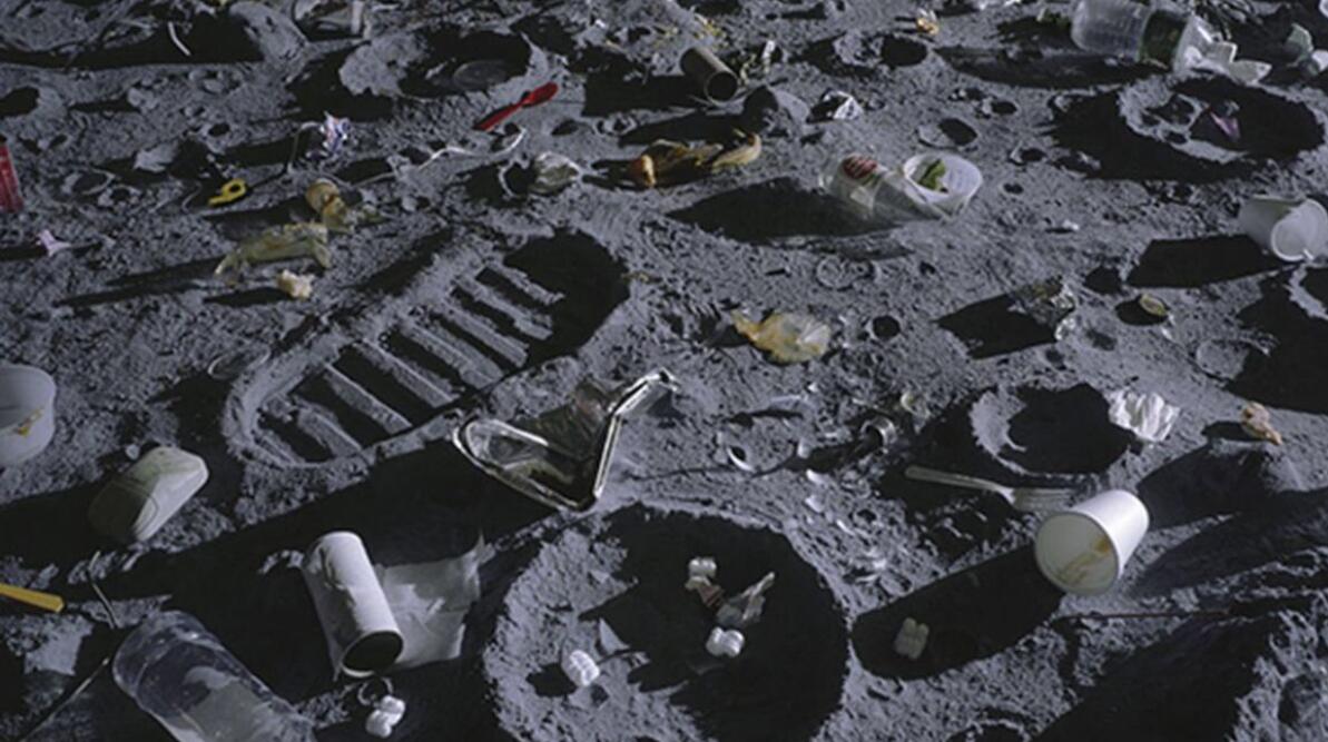 Nearly 200 tons!How did the giant garbage dump found on the moon come ...
