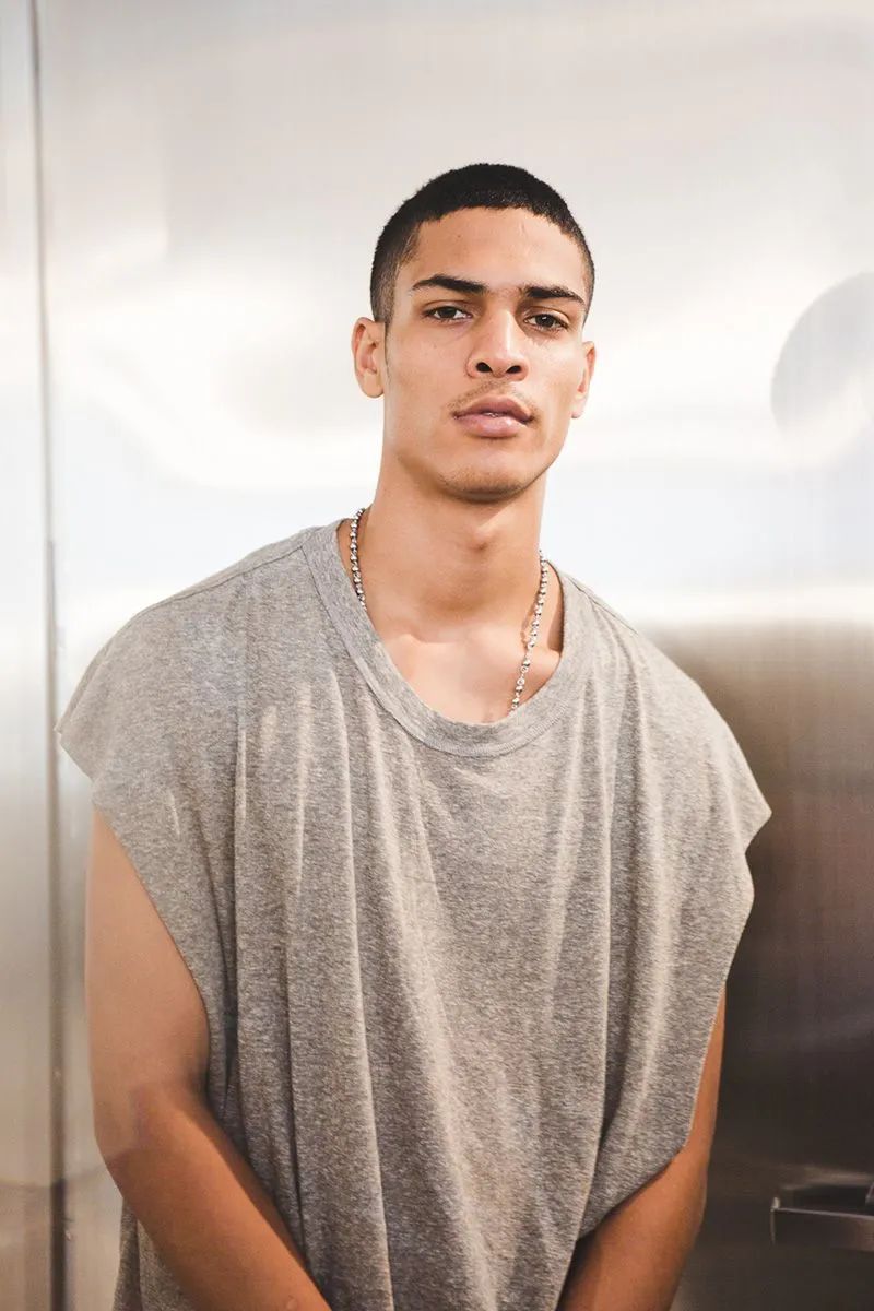 Well-known male model appeared in HER's new MV - iNEWS
