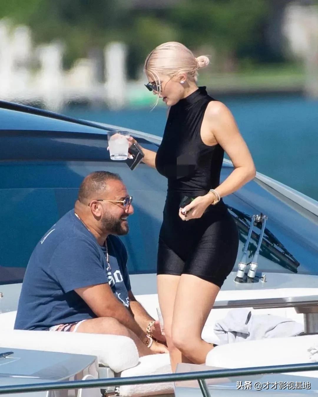 Kim Kelly Jenner has a seaside vacation alone - iNEWS