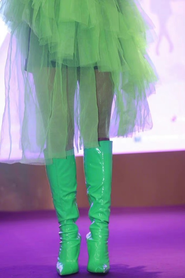 Jiang Yingrong wears too "hot eyes", Jike Junyi has the same dark skin ...