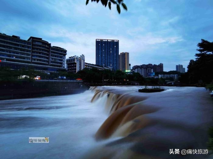 Walking in Zigong: Ink Danqing version of Gongjing Pingqiao Waterfall ...