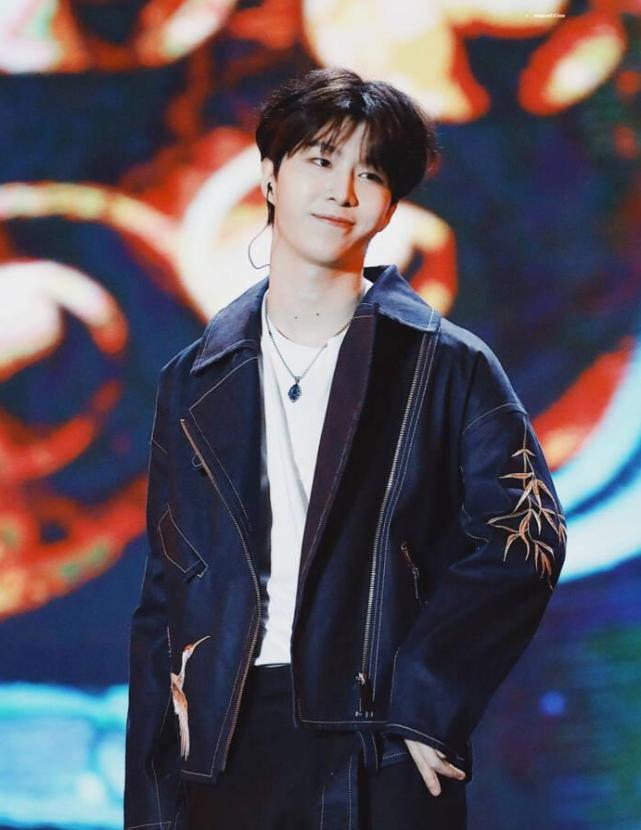 Fan Yuxi passed the article, he was polite, but he didn't want to be in ...