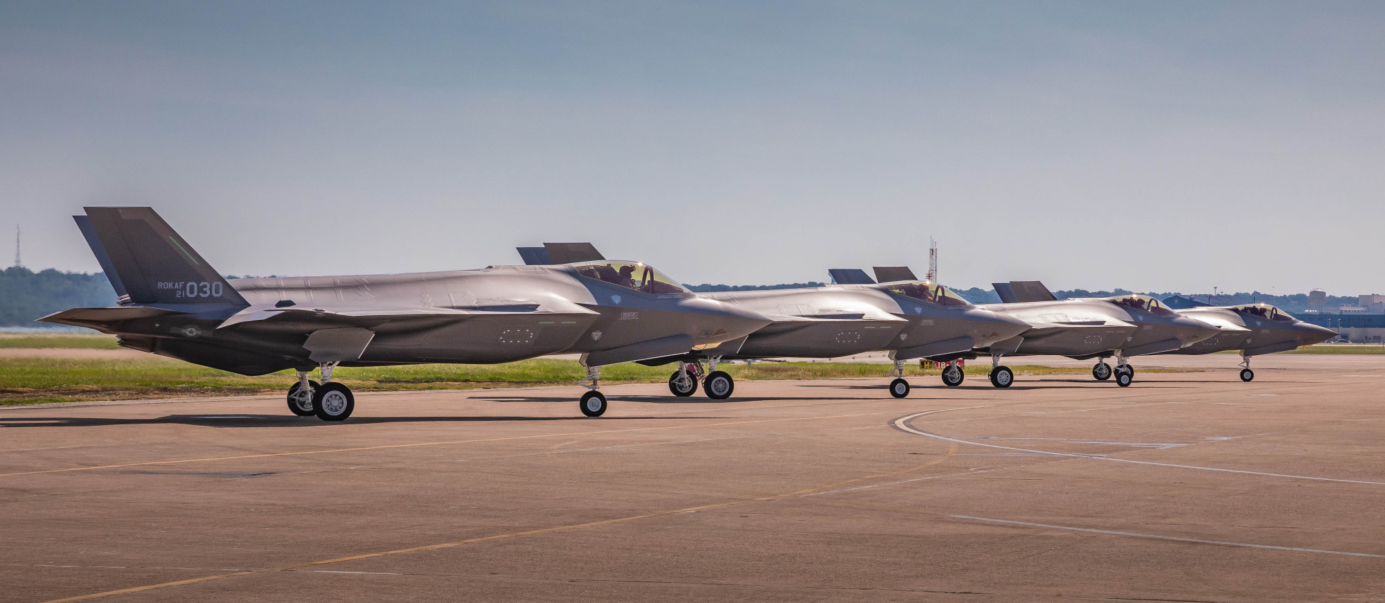 Assemble 200 fifth-generation aircraft to prepare 800 nuclear bombs to ...