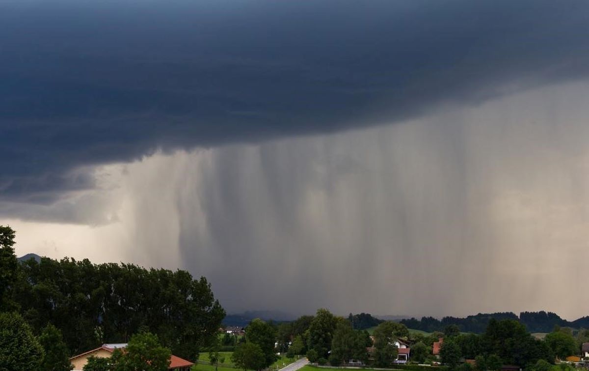 The water of the river is coming up from the sky!East-to-West Water ...