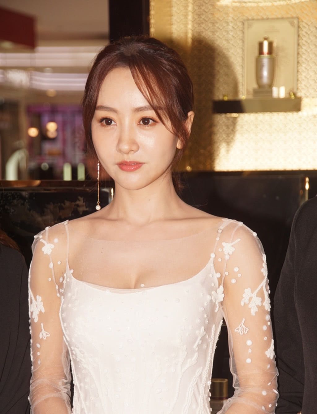 Yang Rong Photo Album - iNEWS