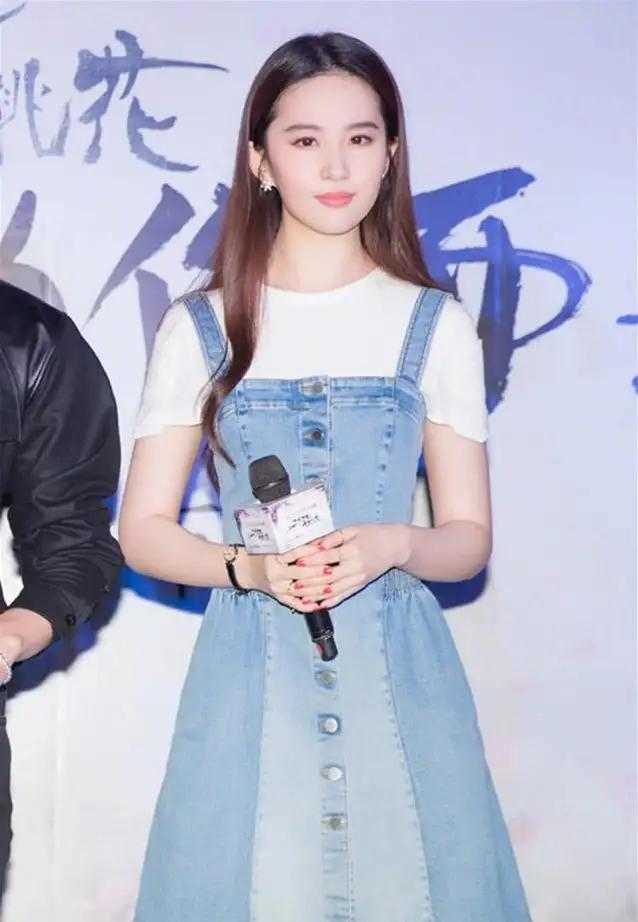 Liu Yifei returns to the country is too high-profile, wearing purple ...