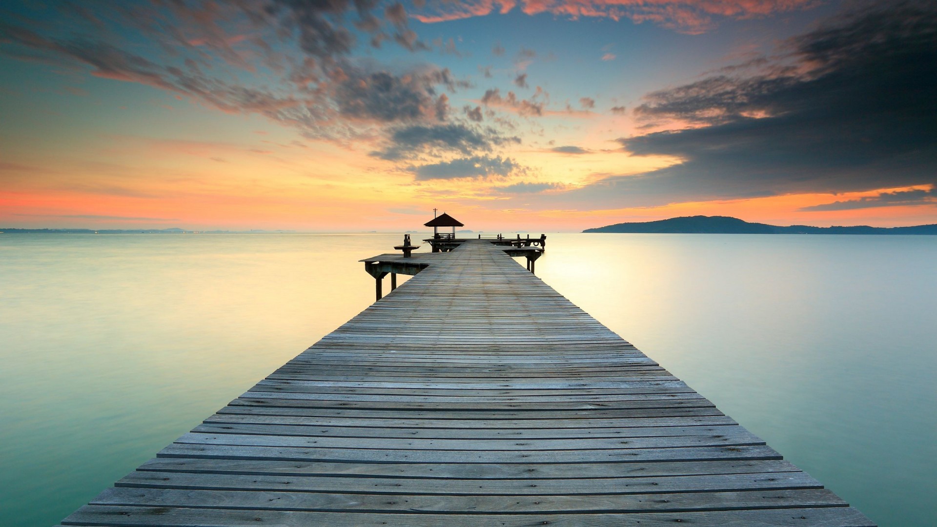 The rising flag of the flag pattern - iNEWS