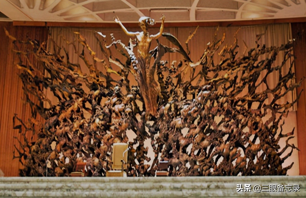 The dark secret behind the Papal Hall in the Vatican, the symbolism of ...
