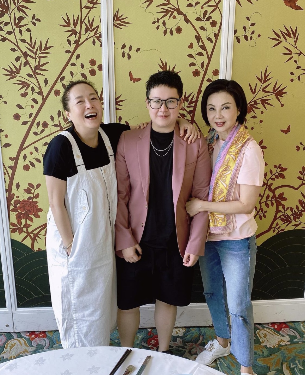 Tian Niu's mother and daughter are rarely in the same frame. - iNEWS