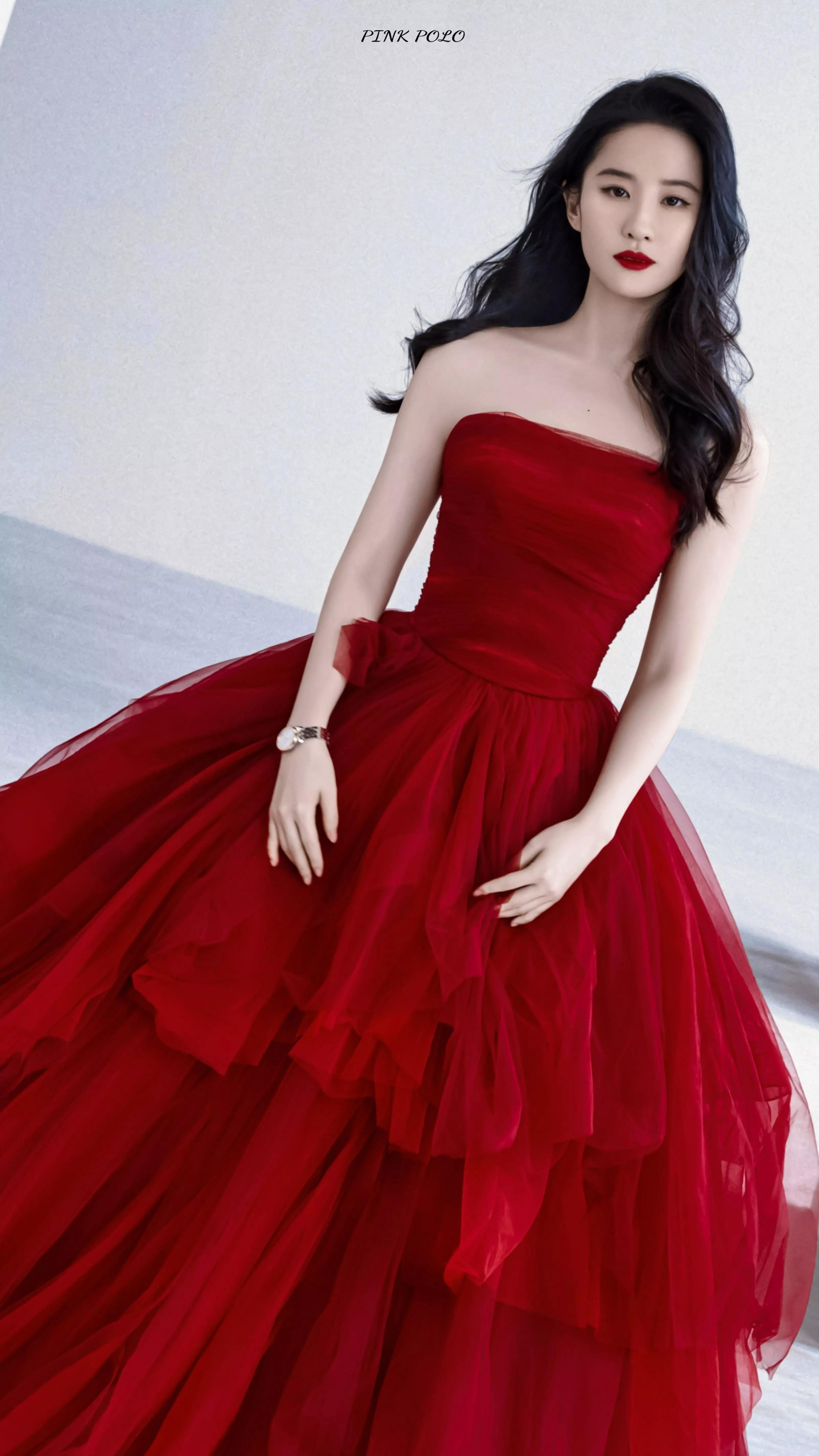 Liu Yifei in the red dress is stunningly beautiful - iNEWS