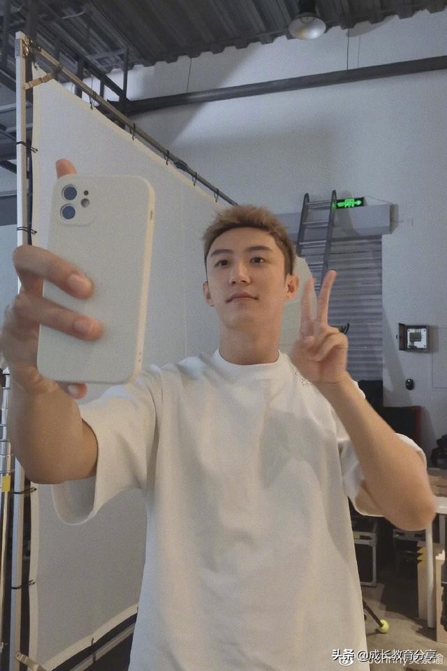 Huang Jingyu, a 28-year-old "service professional", has obvious muscle ...