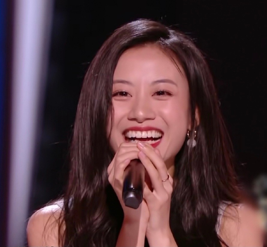 "The Voice of China" starts broadcasting!Cantonese songs make Keqin Li ...