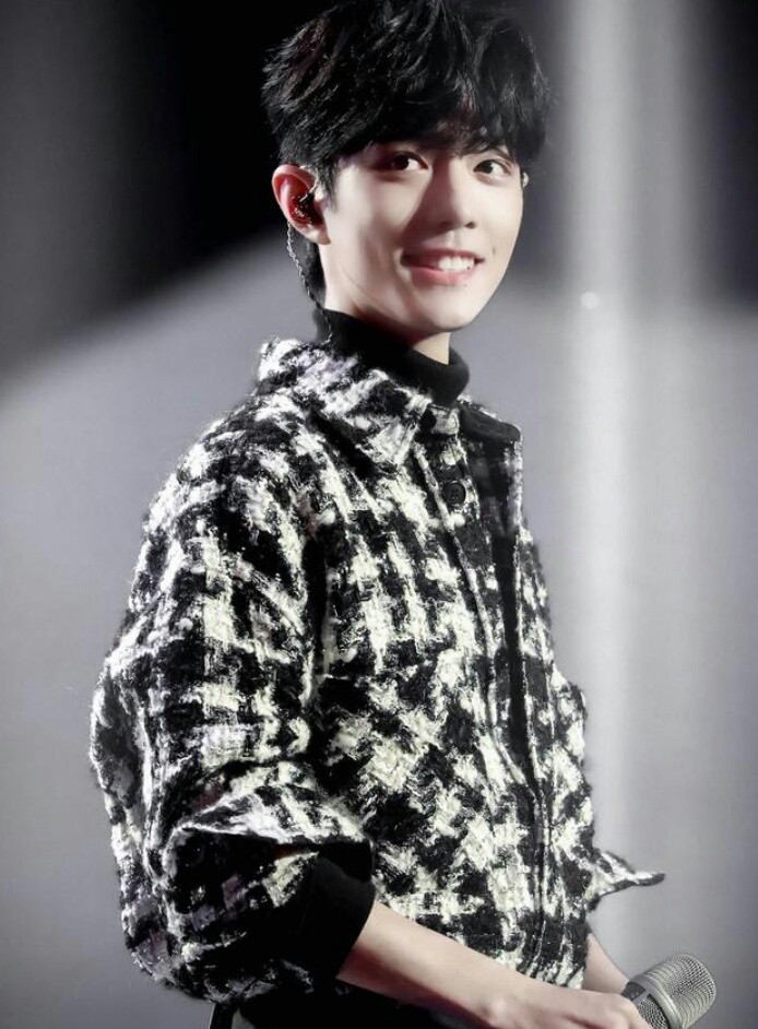 Xiao Zhan had a long article in the early morning, and the cross ...