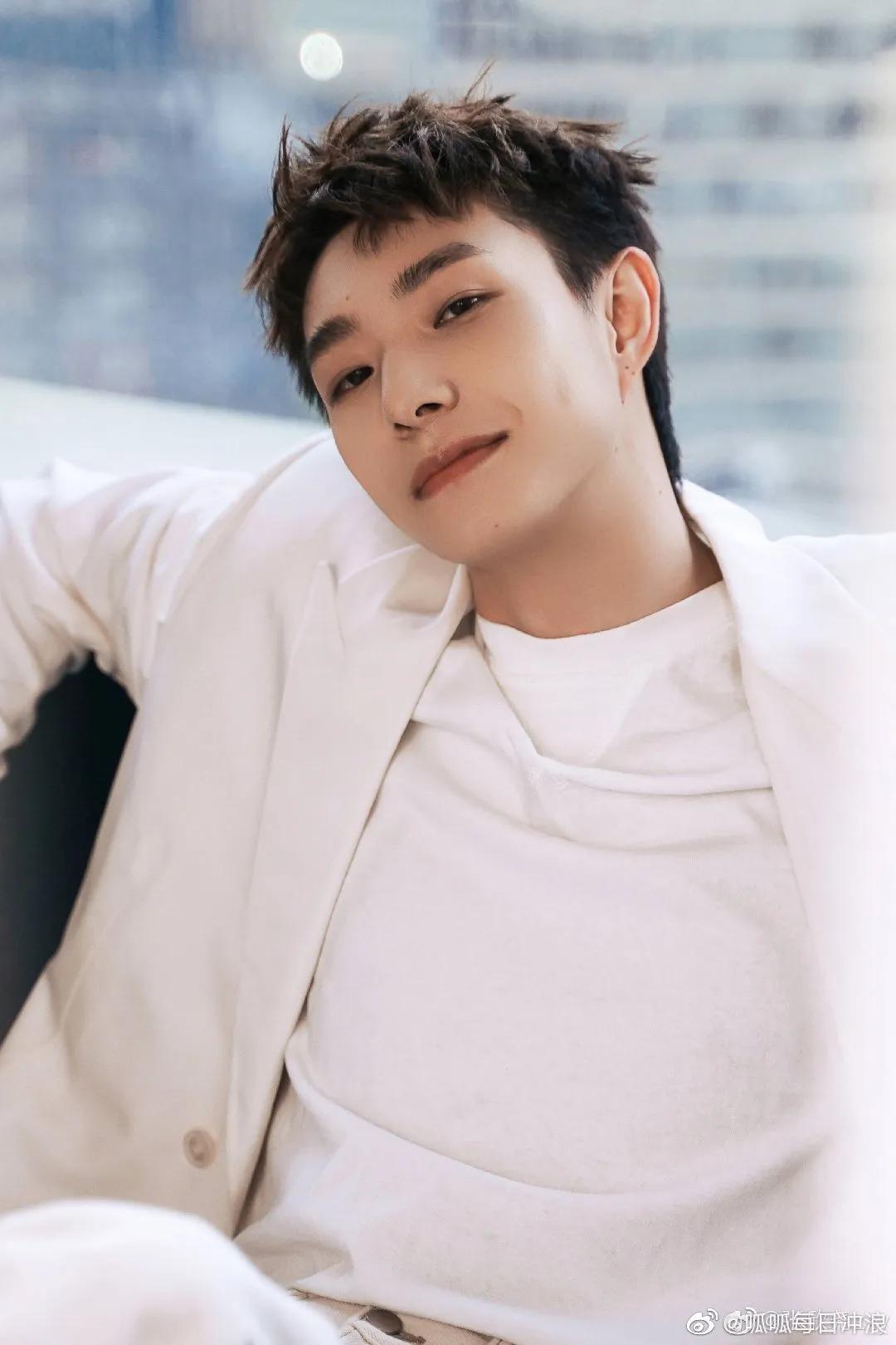 Zhang Xinyao apologized for early Weibo - iNEWS