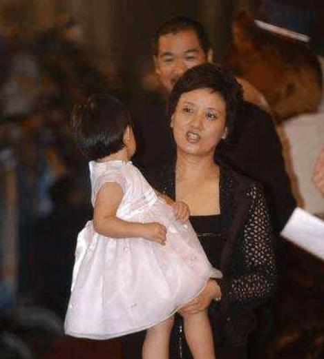 Deng Yu, the forefrus divorced 36 years, worth hundreds of millions ...