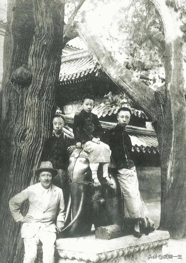 38 old photos showing the life of the last emperor Puyi - iNEWS