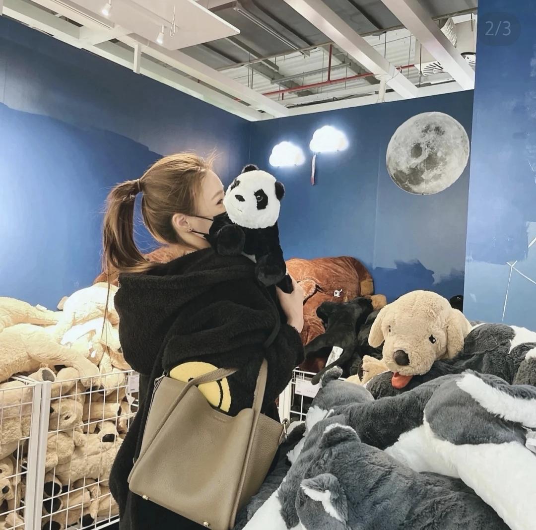 Guo Pinchao and Ma Zehan go shopping sweetly, and he is willing to be a ...