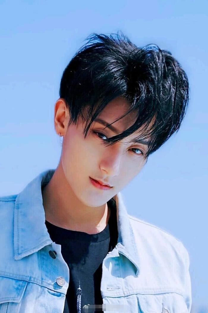 Yang Zi is really a cp physique. Weibo covers Huang Zitao's new song ...
