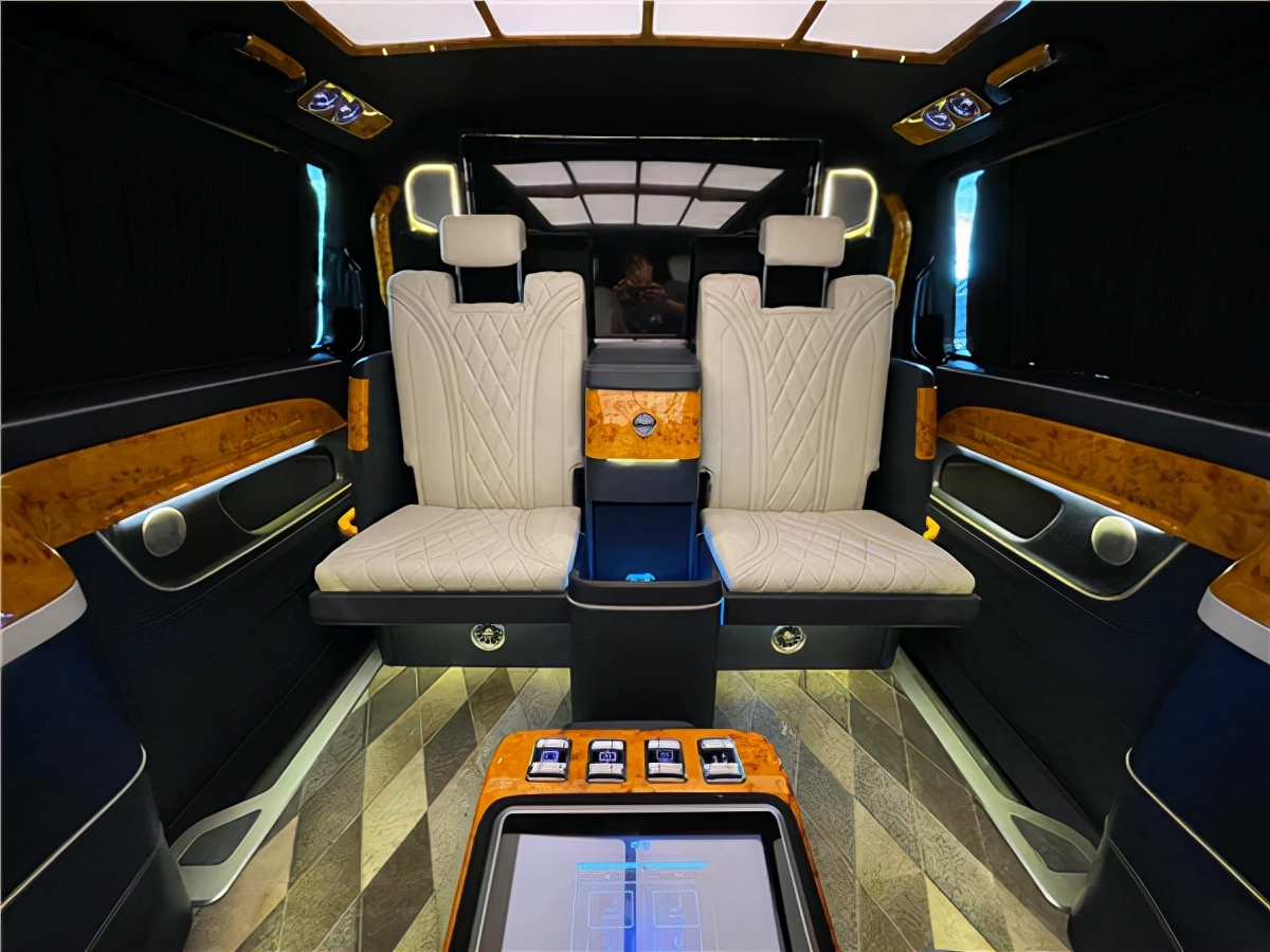 Mercedes-Benz Vito Maybach fully partitioned 4+2, top business luxury ...